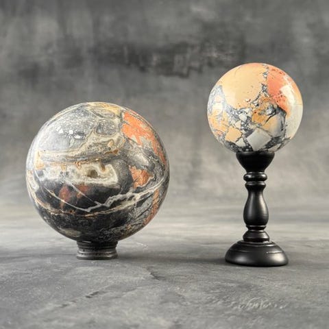 Koriste-esine (2) - Wonderful Pair of Shell Ball & Yellow Maligano ...