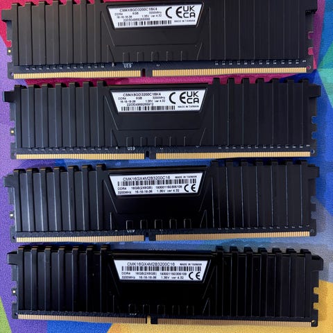 Corsair Vengeance RGB 32GB (4 x 8GB) DDR4 DRAM 3000MHz C15 | Tori