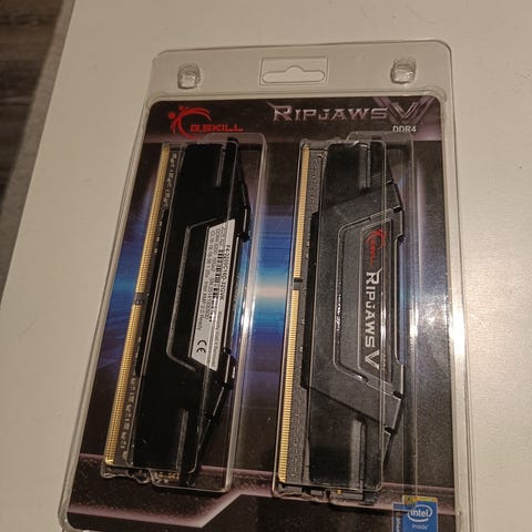 Emo+muisti+prossu. 4xRAM 8GB DDR4 3200MHz | Tori