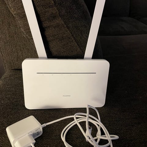 Huawei B525-23A 4G reititin | LTE Cat6 | Wifi 2.4G & 5G | Tori