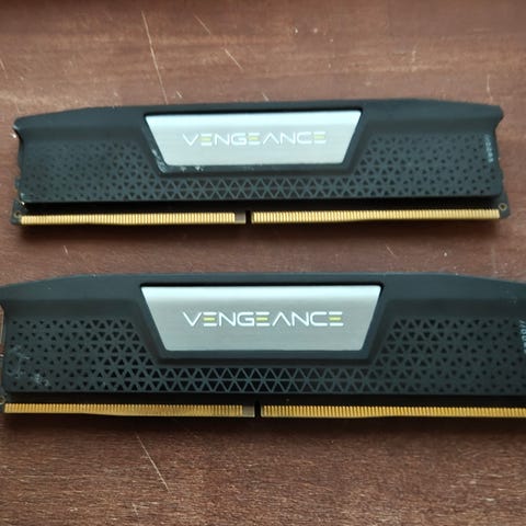 Corsair Vengeance RGB 32GB (4 x 8GB) DDR4 DRAM 3000MHz C15 | Tori