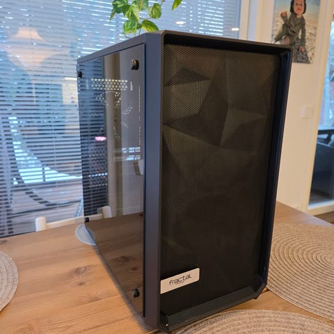 Fractal design define C | Tori