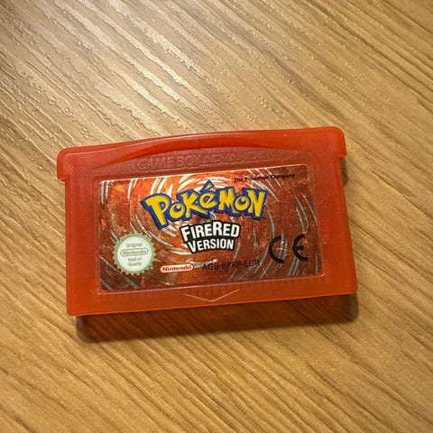 Nintendo Pokémon FireRed pelikasetti | Tori