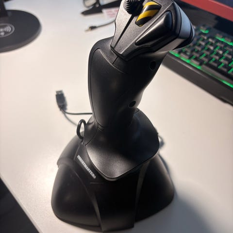 Thrustmaster T.Flight Hotas 4 joystick | Tori