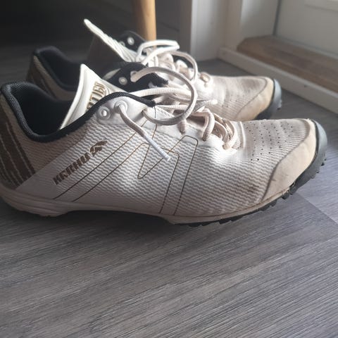 Karhu Vertigo pesispiikkarit koko 4.5 | Tori