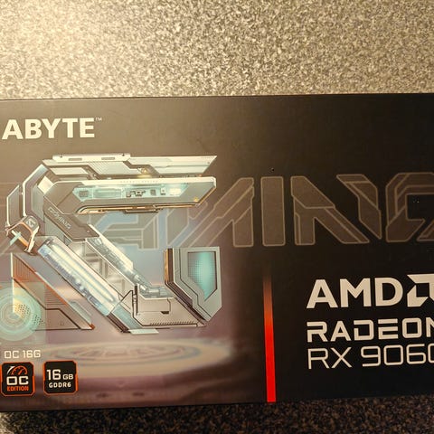 Hellhound AMD RX9060XT 16gb | Tori