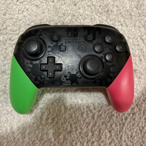 Nintendo Switch Pro Controller | Tori