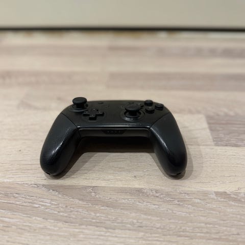 Nintendo Switch Pro Controller | Tori