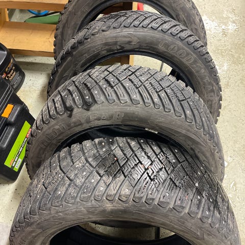 Nastarenkaat 215/55R17 Yokohama iceGuard IG65 | Tori