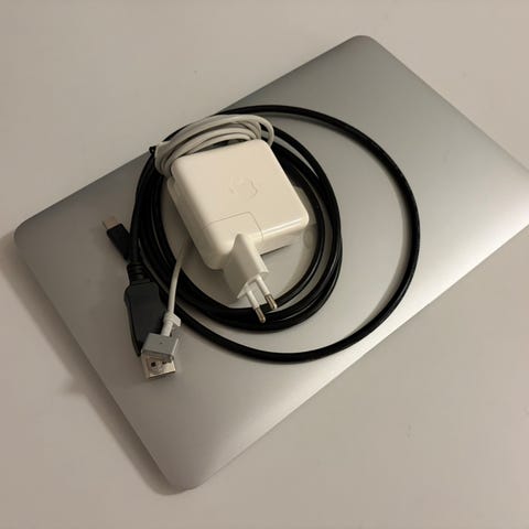 Macbook Air Late 2012 / Core i5-3427U / LINUX MINT 22.1 SUOMI / ReUsed ...