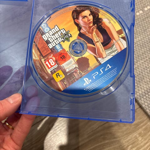 Grand Theft Auto V Playstation 4 peli | Tori