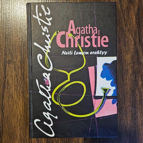 Agatha Christie kovakantinen Totuus Hallavan hevosen majatalosta -kirja ...