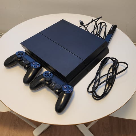 Myydään ps4 slim ja LEGEND pelituoli | Tori