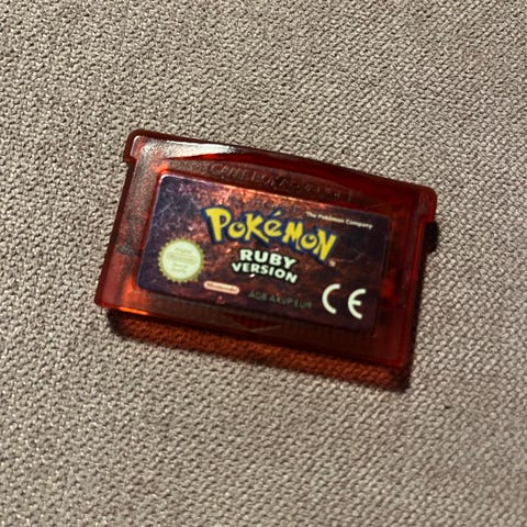 Nintendo Pokémon FireRed pelikasetti | Tori