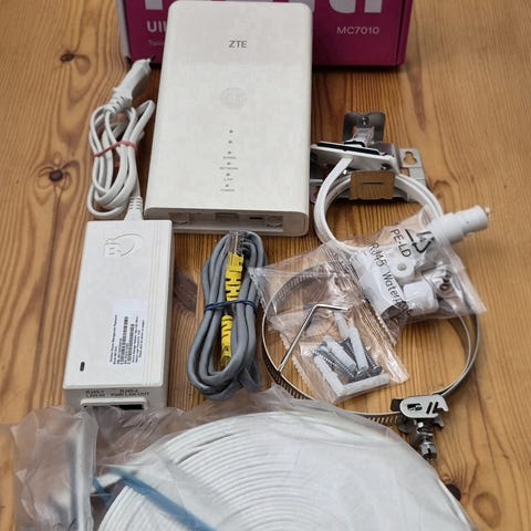 5G ulkomokkula MC7010 + Huawei modeemi DG8245 | Tori