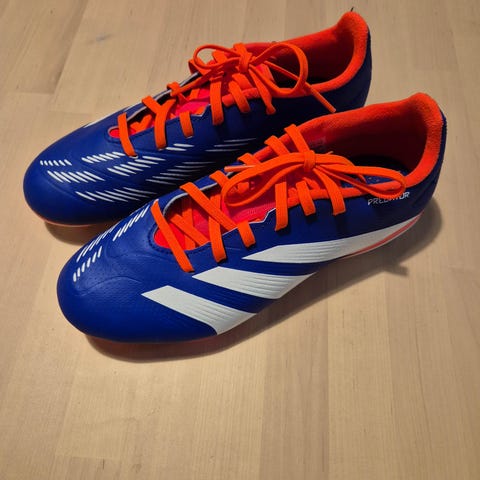 Adidas Predator jalkapallokengät koko 38 valkoinen/sininen | Tori