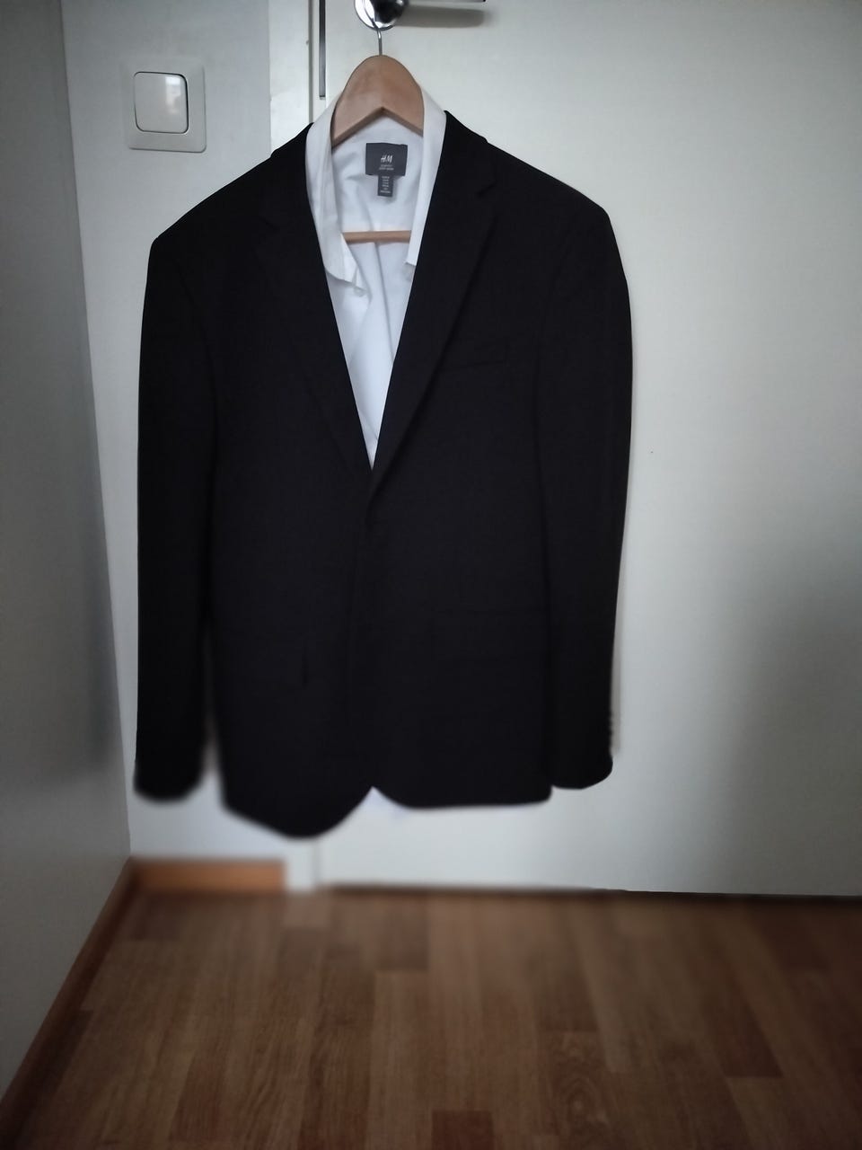 Hanki H&M-frakki, smokki tai saketti käytettynä | Tori