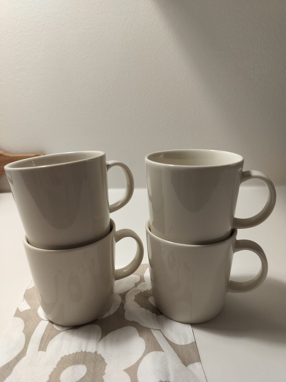 Mustat Iittala mukit, vanhalla tarralla | Tori